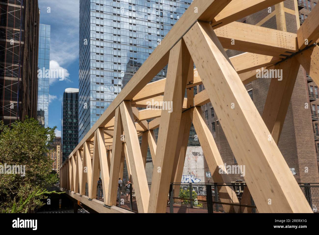 Timber truss bridge hi-res stock photography and images - Alamy