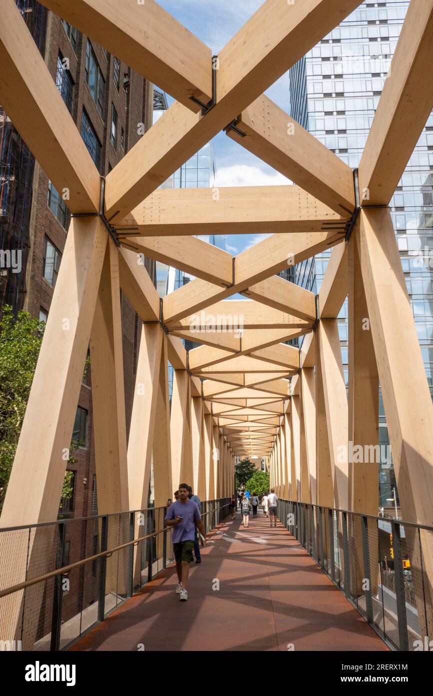 The timber truss bridge links the highline to Moynihan train hall on ...