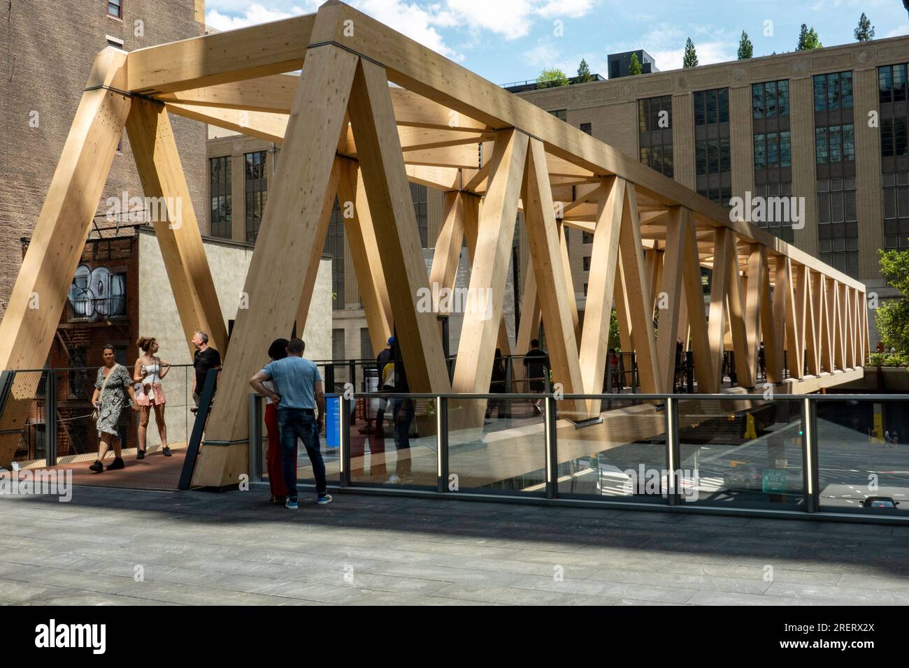The timber truss bridge links the highline to Moynihan train hall on ...