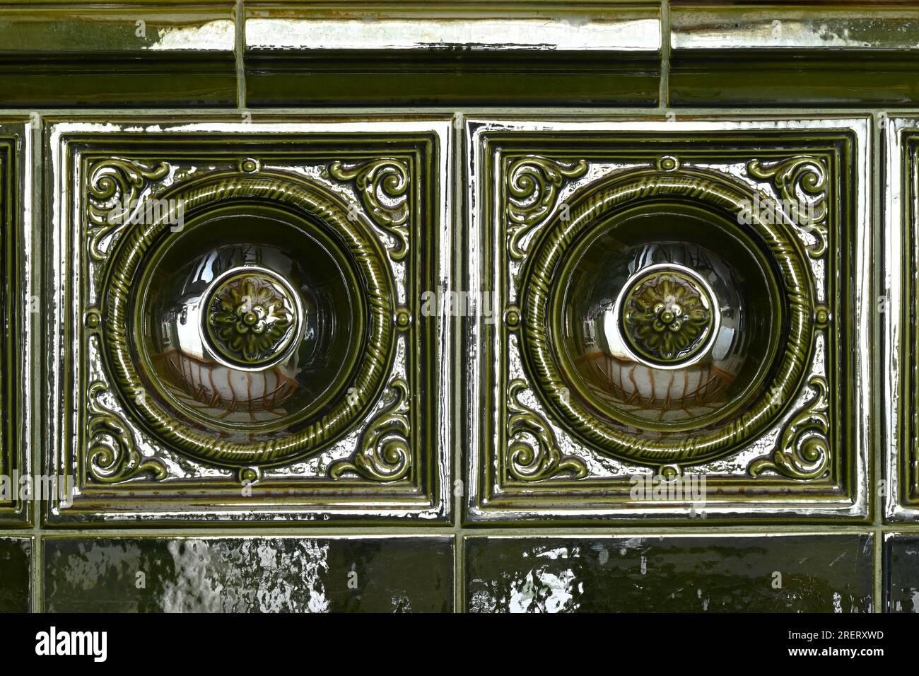 Green stove tiles hi-res stock photography and images - Alamy
