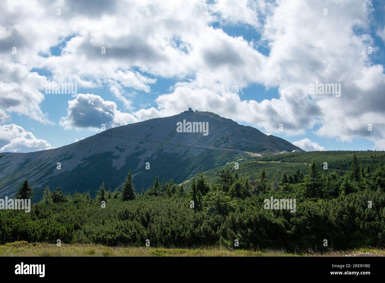 Giant mountain range hi-res stock photography and images - Alamy