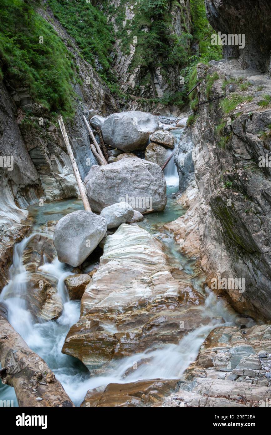 Wet rocks gushing water hi-res stock photography and images - Alamy
