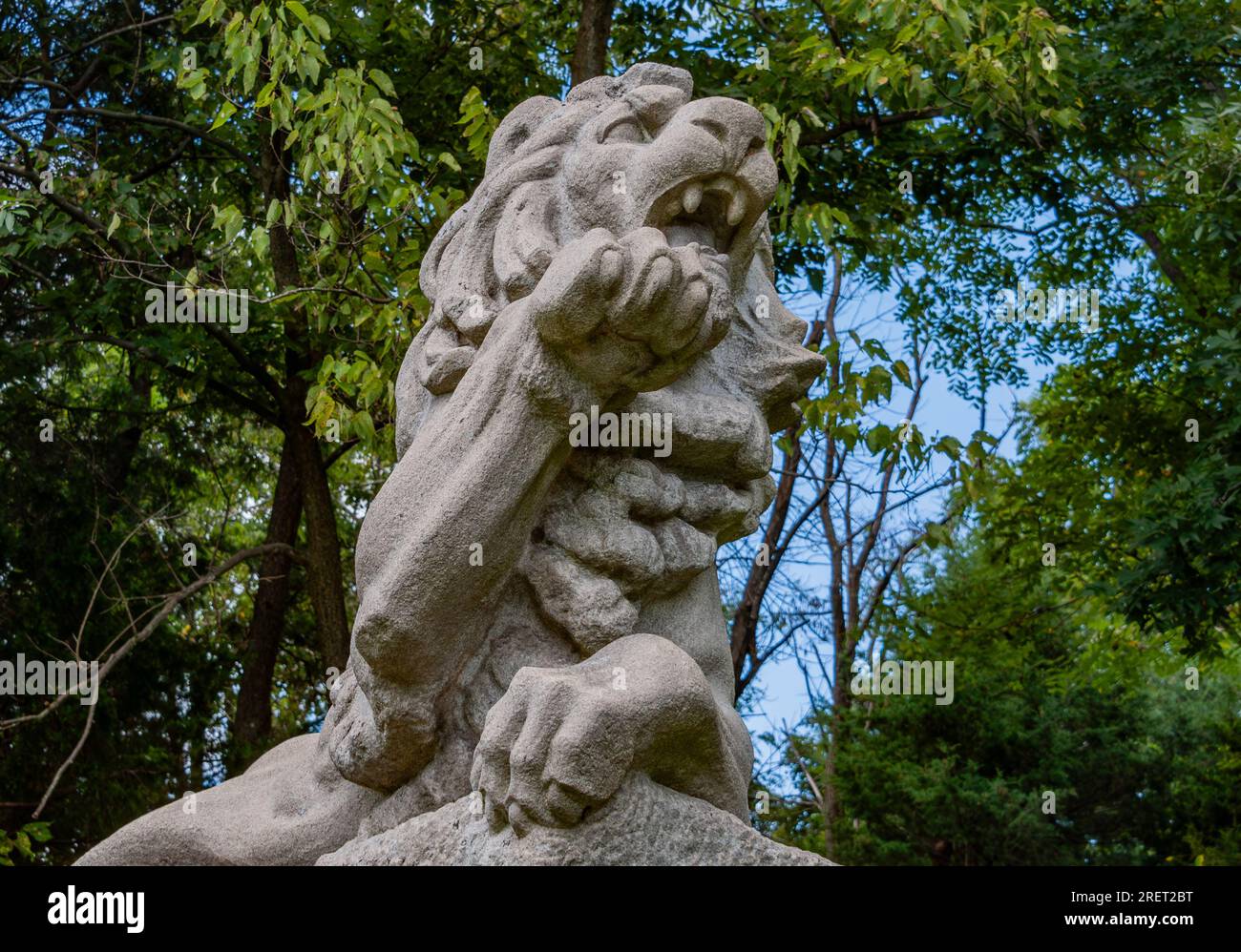 Statue of ferocious animal hi-res stock photography and images - Alamy