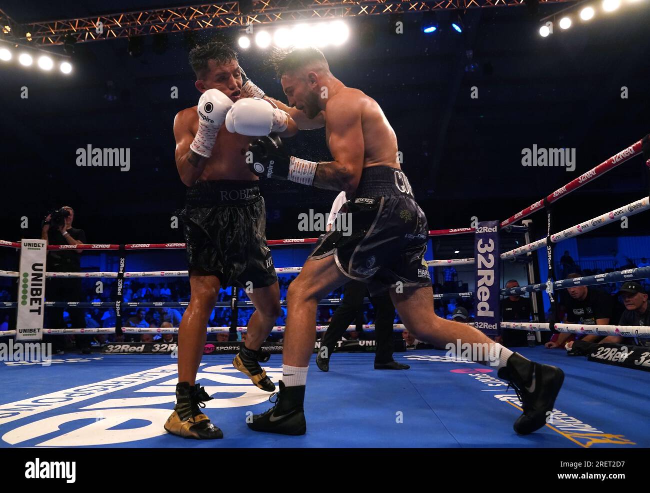 Robin Zamora (left) and Owen Cooper in the welter weight bout at the ...