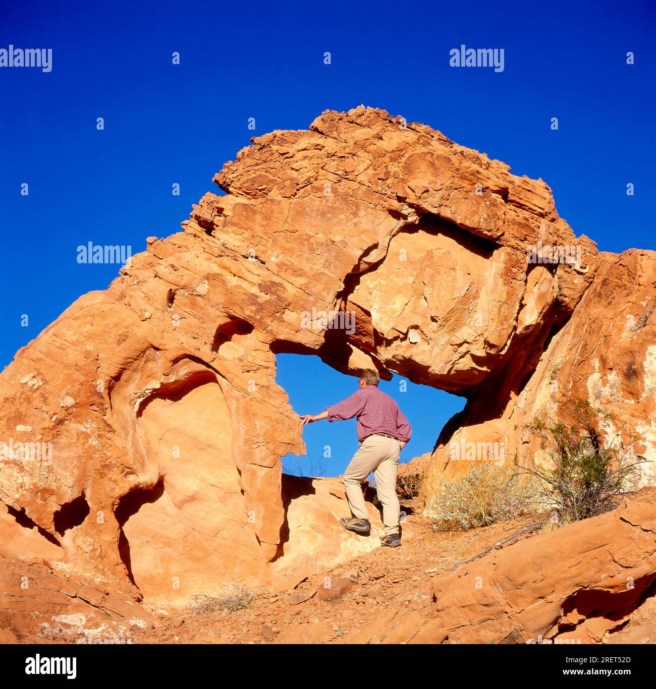 Hiker at Eagle Head Arch, Valley of Fire, east Las Vegas, Nevada, USA ...