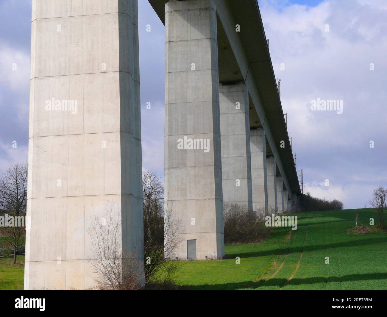 Concrete railway bridge hi-res stock photography and images - Alamy