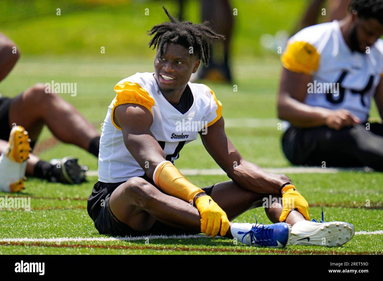 Pittsburgh Steelers wide receiver George Pickens stretches during the ...