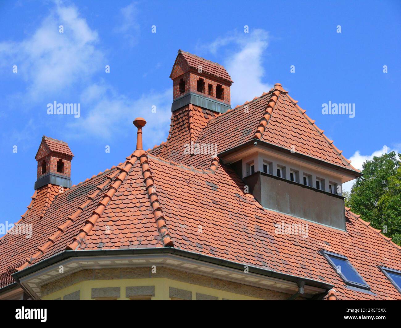 Tails roof hi-res stock photography and images - Alamy