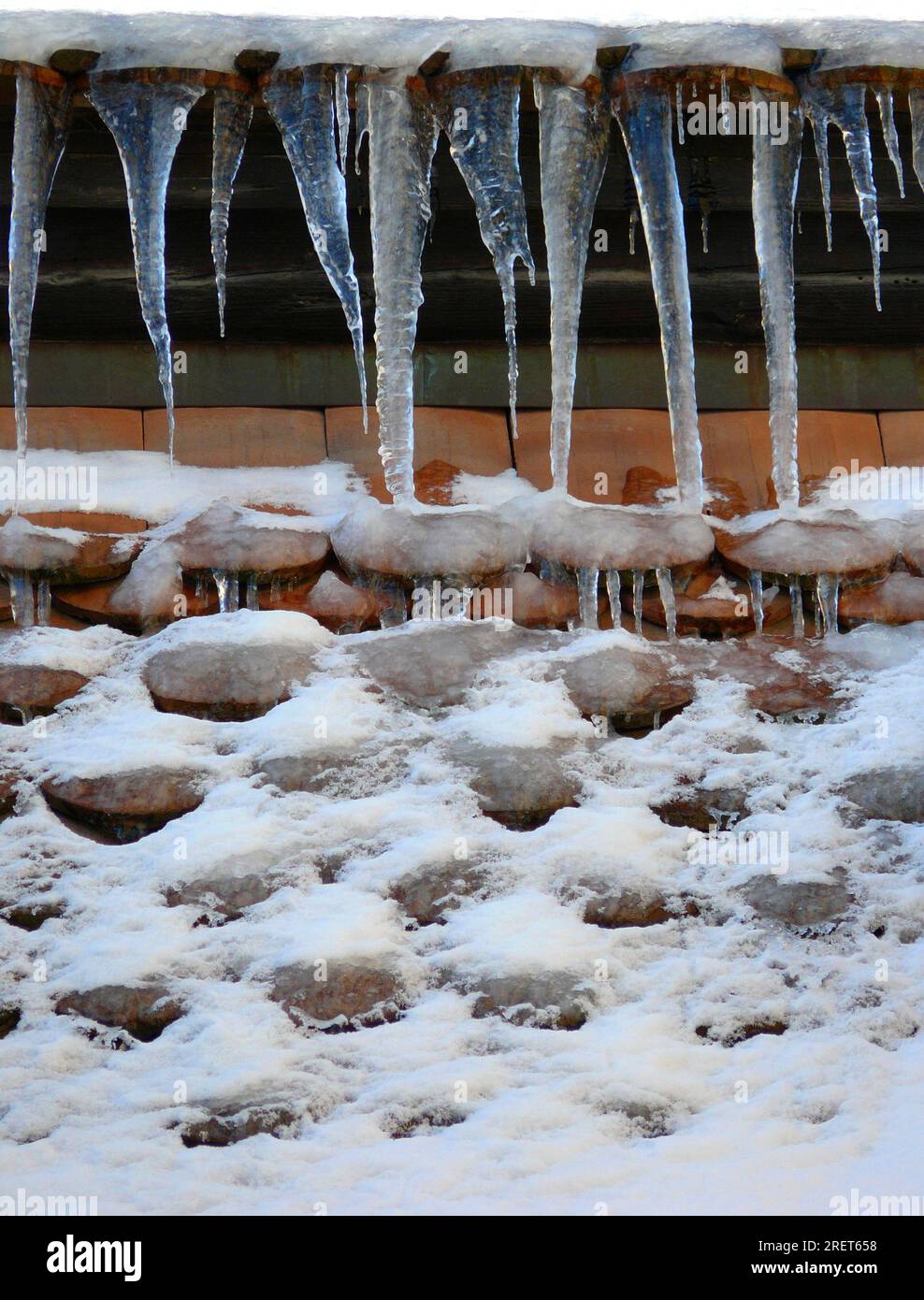 Tiled roof snow icicles hi-res stock photography and images - Alamy