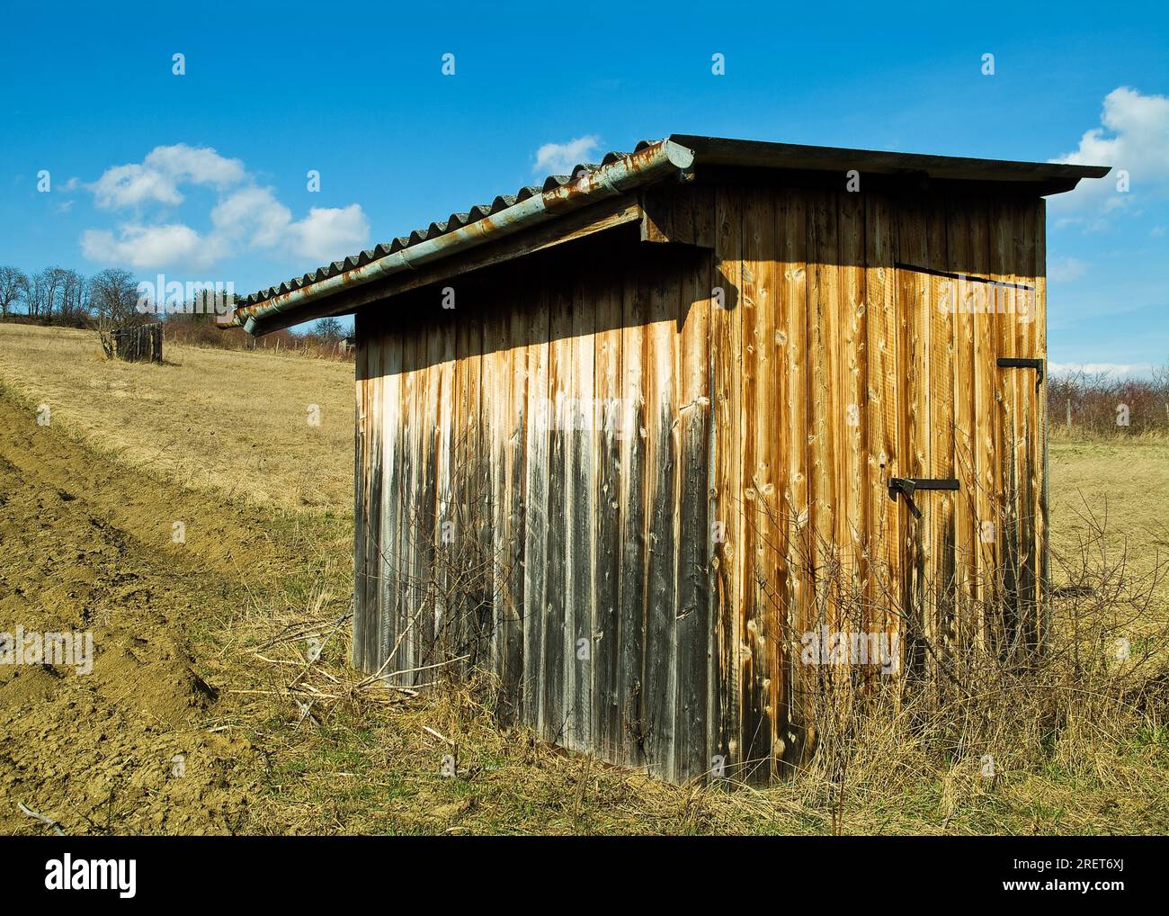 Hut in the field hi-res stock photography and images - Alamy