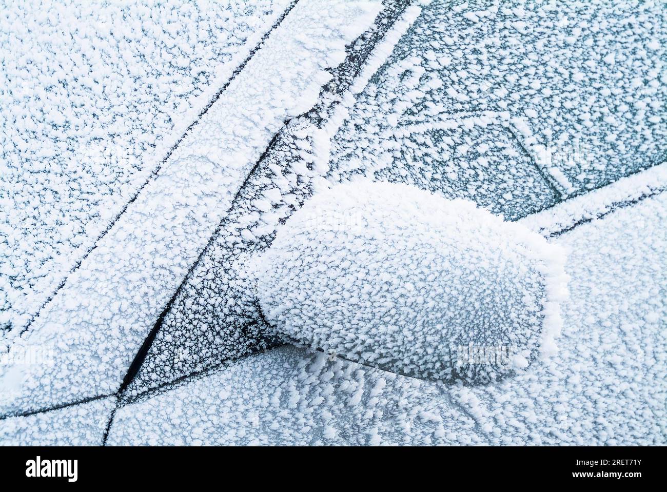 Frozen windshield passenger car hi-res stock photography and images - Alamy