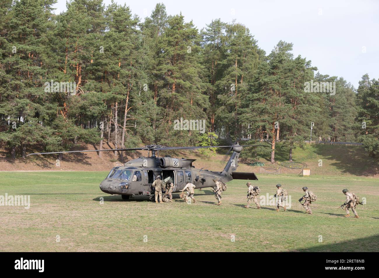 U.S. Army Soldiers assigned to the 1st Battalion, 506th Infantry ...
