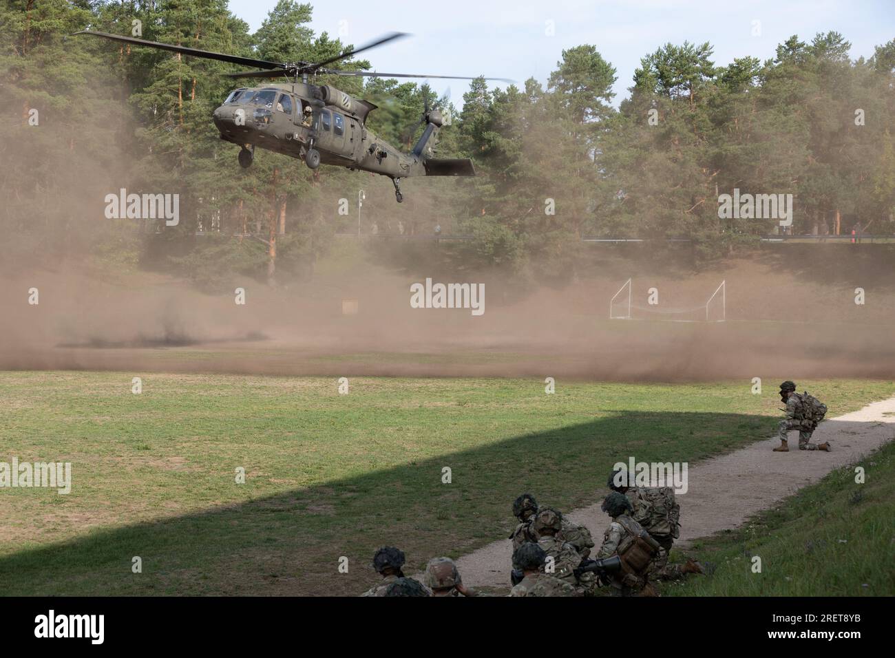 U.S. Army Soldiers assigned to the 1st Battalion, 506th Infantry ...