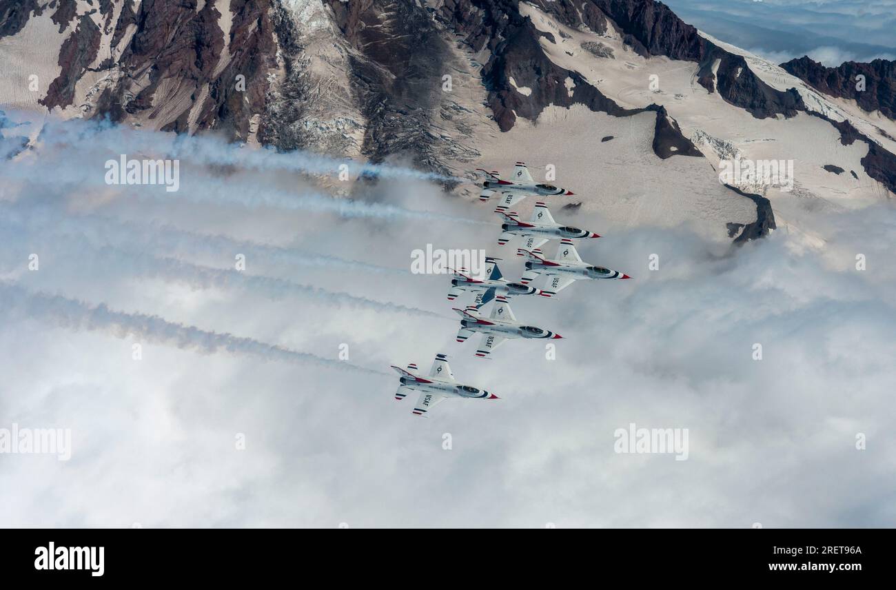 The United States Air Force Air Demonstration Squadron "Thunderbirds ...