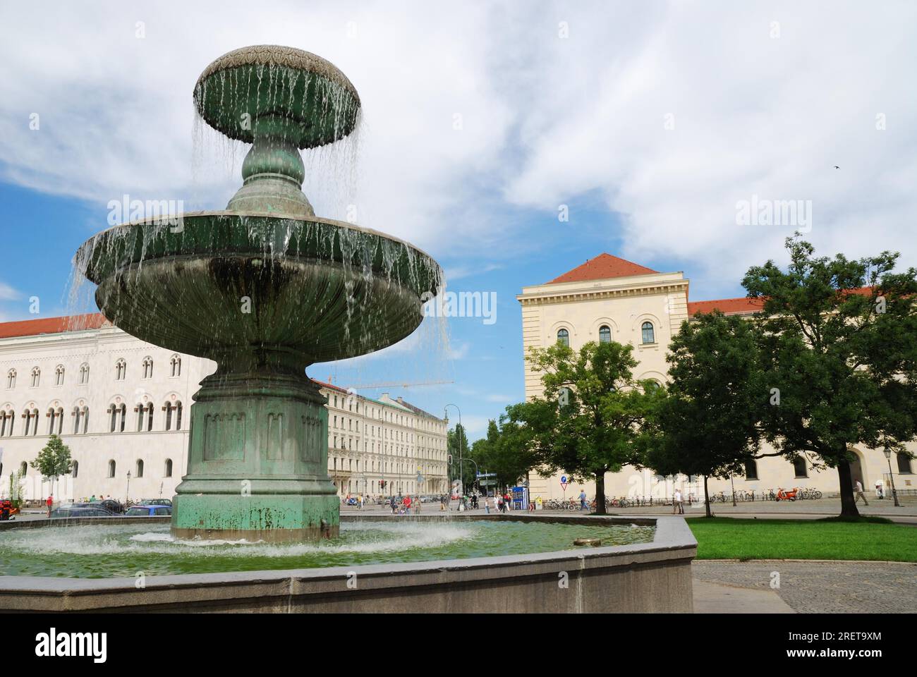 Fountain at the university of Munich (Bavaria) (Germany Stock Photo - Alamy