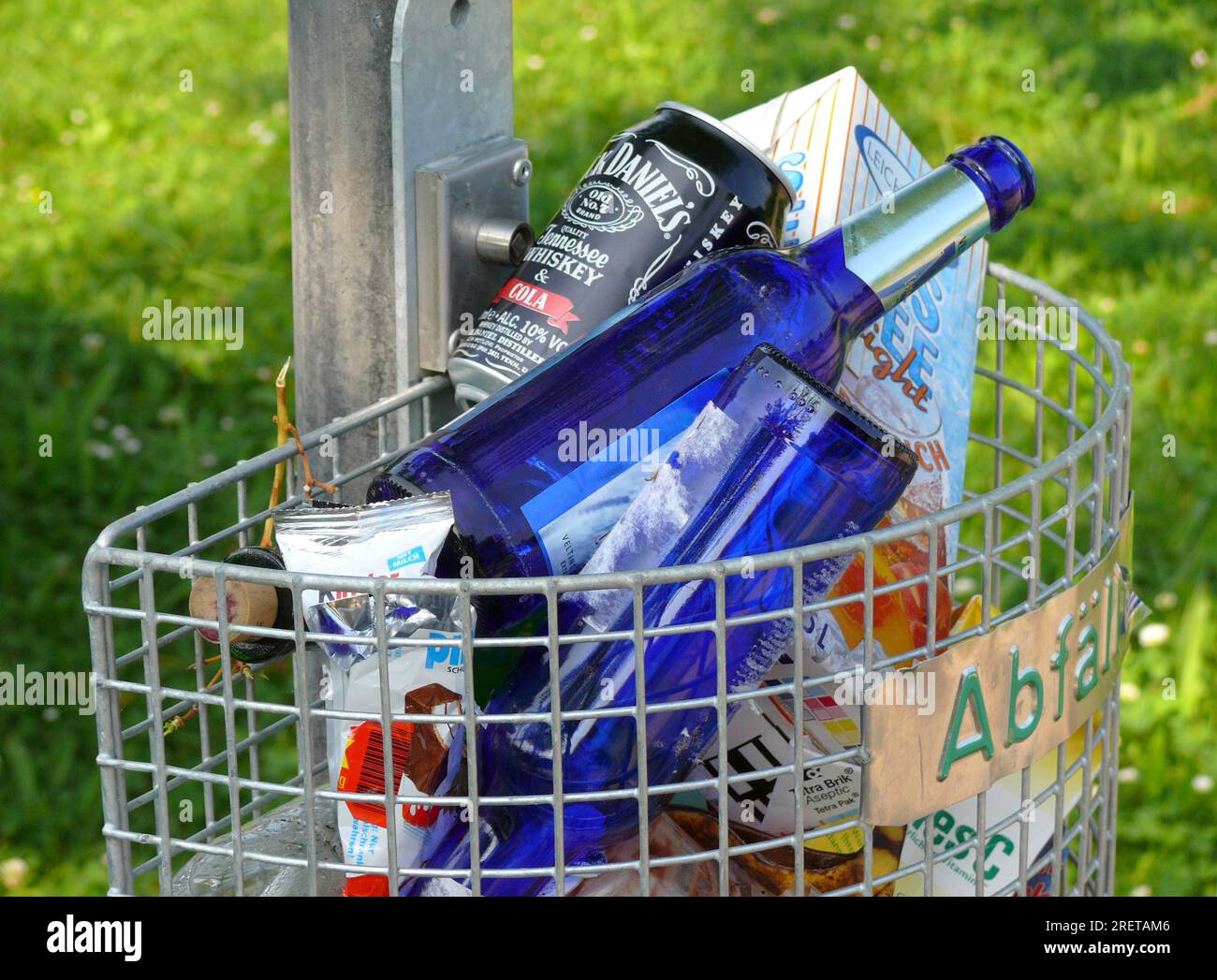 Litter alcohol hi-res stock photography and images - Alamy
