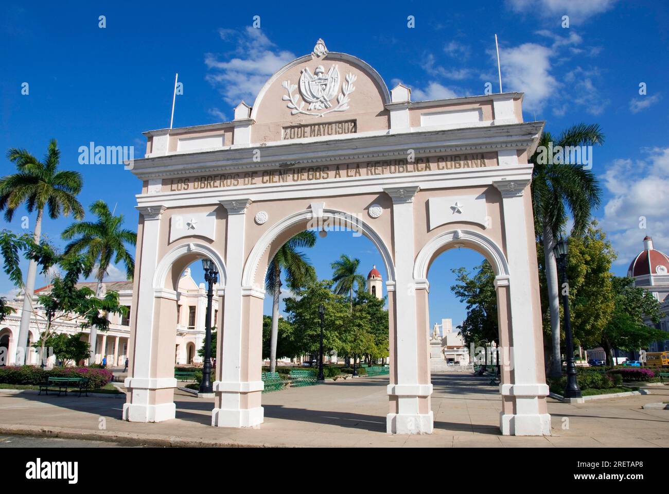 Triumphal arch commemorating the founding of the Republic of Cuba ...