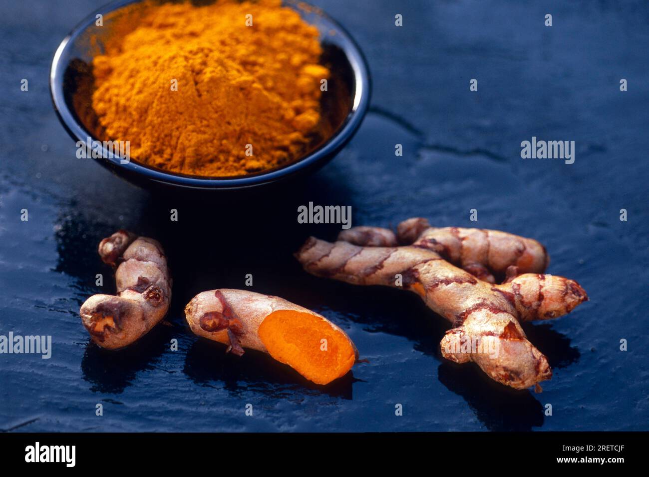 Turmeric powder and Turmeric (Curcuma longa) turmeric, turmeric root ...