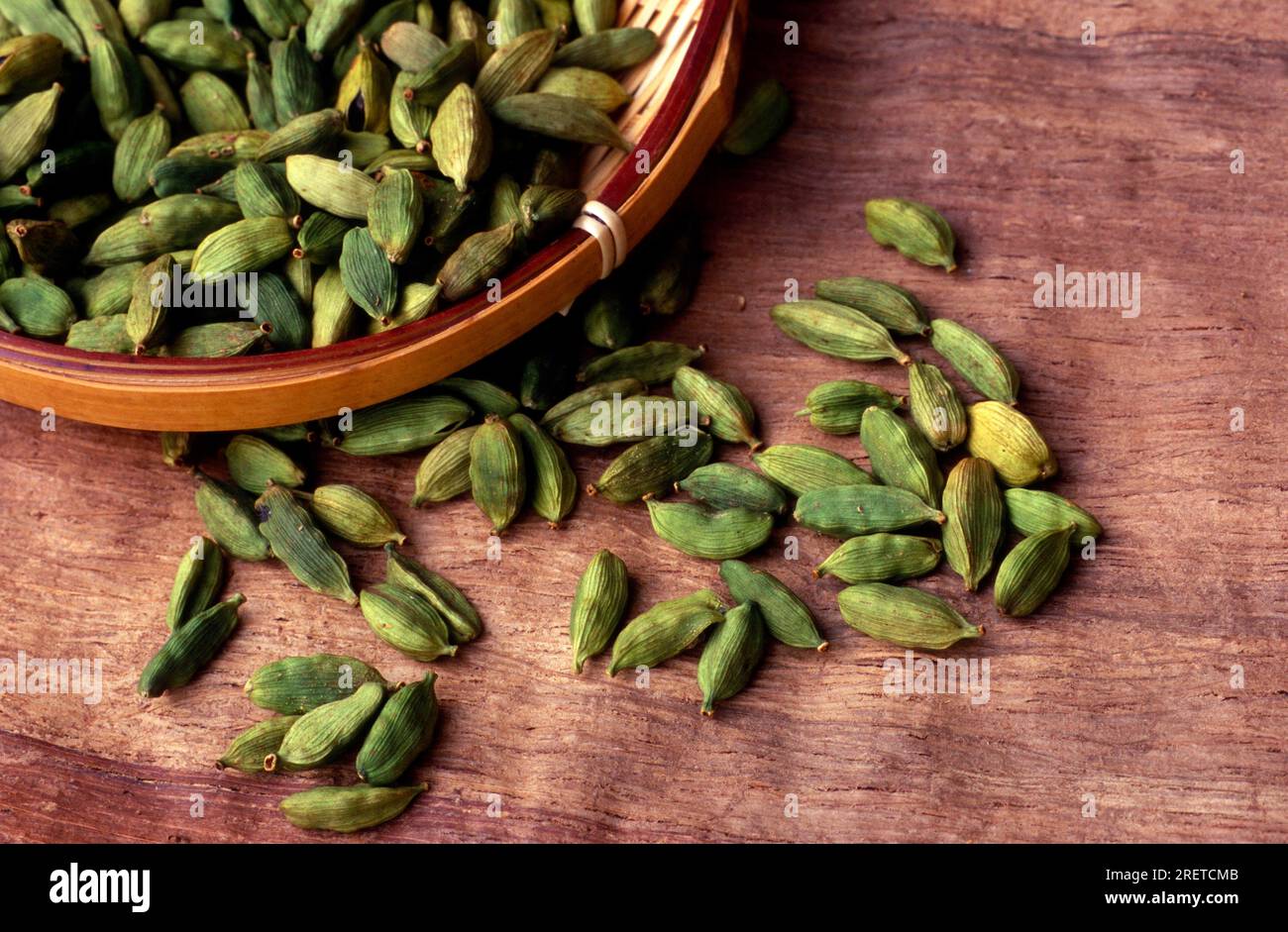 Cardamom capsules hi-res stock photography and images - Alamy