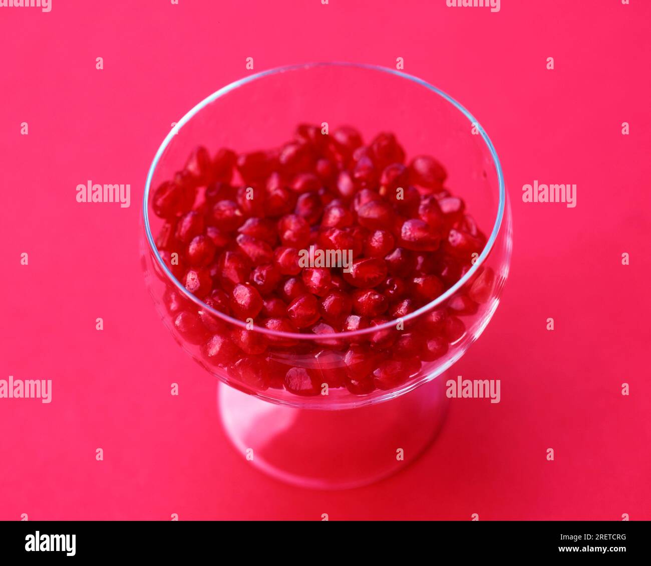 Pomegranate-Cores (Punica granatum) in shell Stock Photo - Alamy