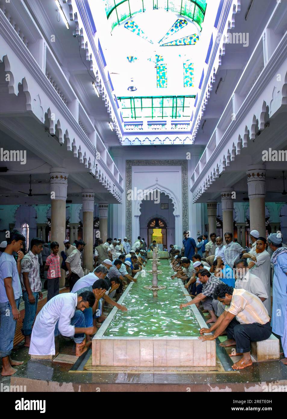 Ritual ablution at pool before namaz The Jamia Masjid in Bengaluru ...