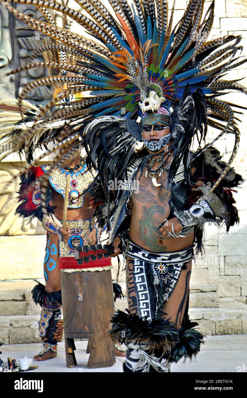 Street performers in Mayan costumes Stock Photo - Alamy