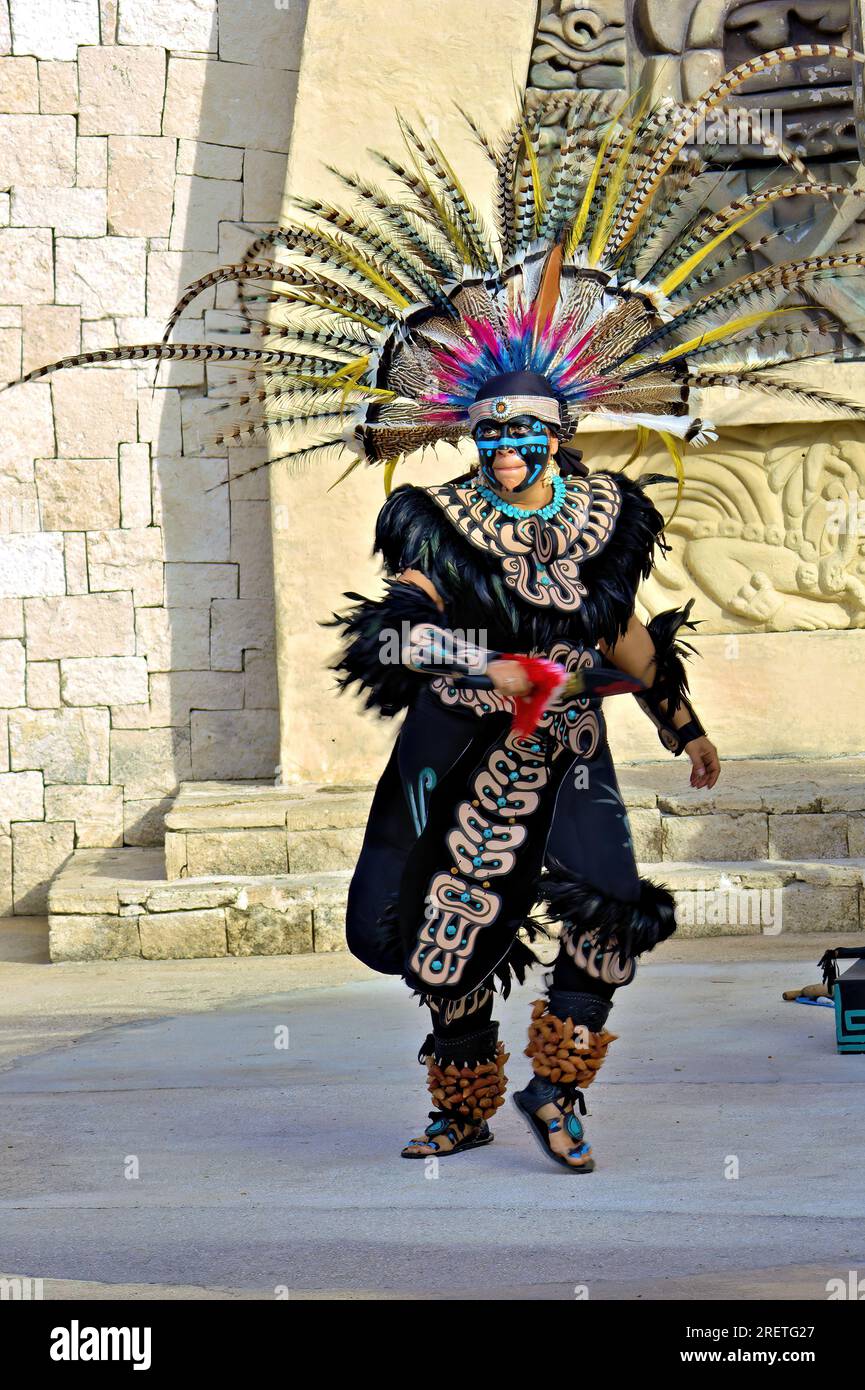 Street performers in Mayan costumes Stock Photo - Alamy
