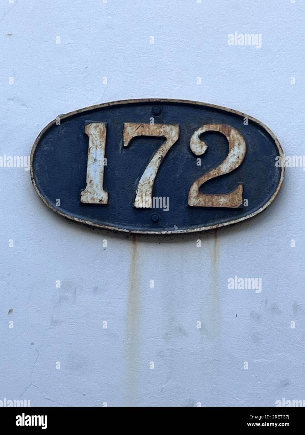 sign indicating the number of the street. 172 Stock Photo - Alamy