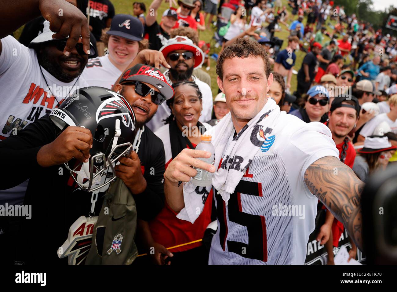 Atlanta Falcons tight end Feleipe Franks (15) takes pictures with fans ...