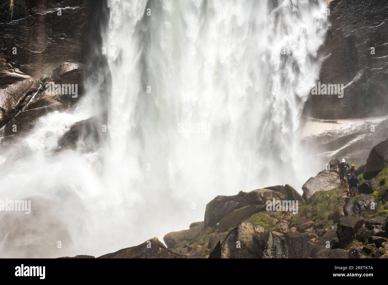 Yosemite falls hiking trail hi-res stock photography and images - Alamy