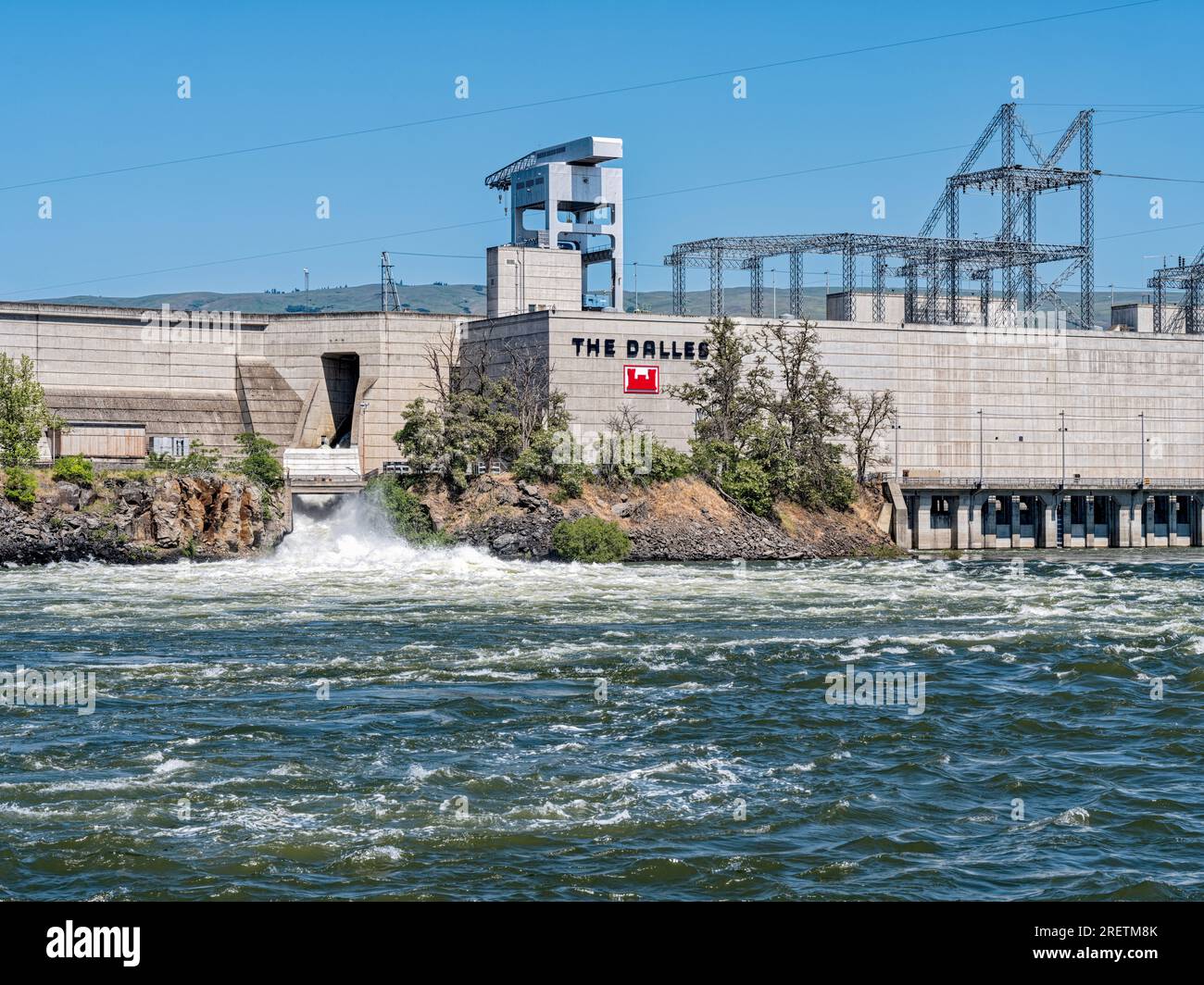 Water flows through the spillway at the Dalles Dam on the Columbia ...