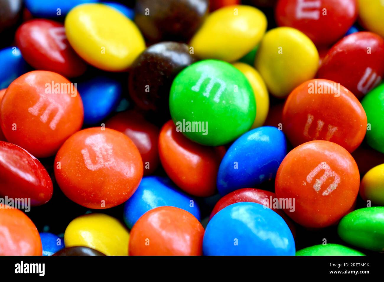 Closeup m&ms milk chocolate hi-res stock photography and images - Alamy