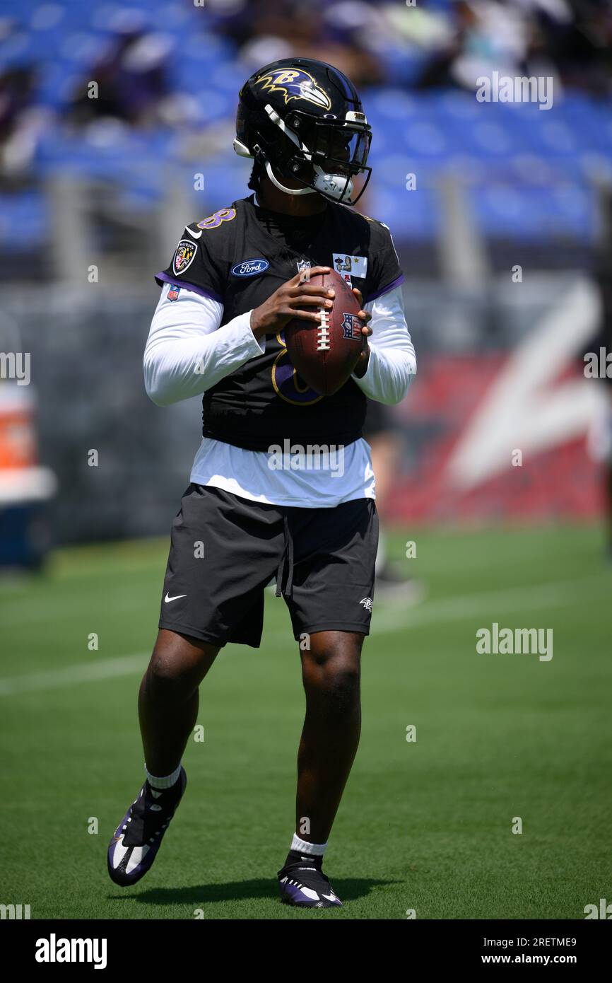 Baltimore Ravens quarterback Lamar Jackson (8) works out during the ...