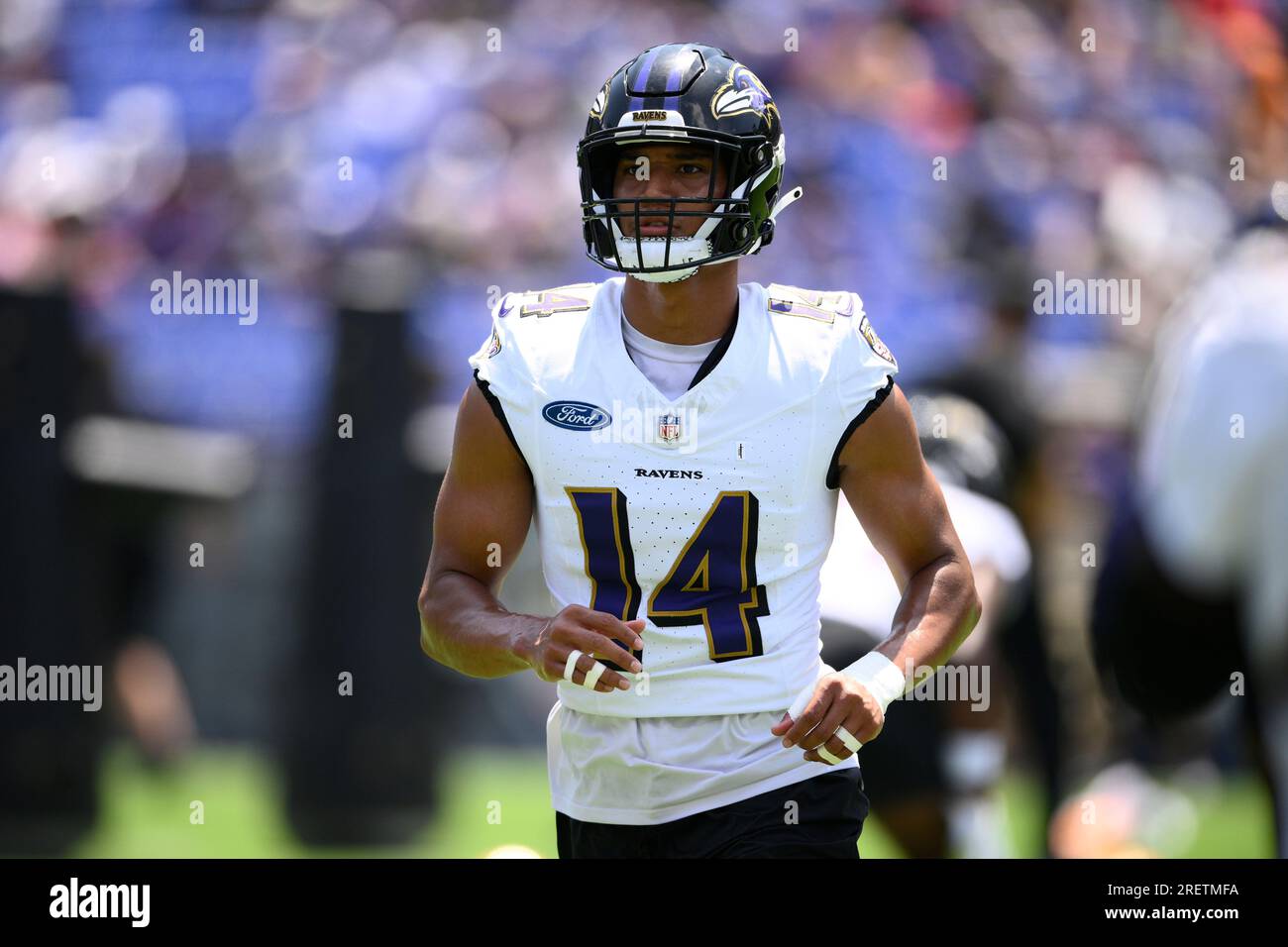 Baltimore Ravens safety Kyle Hamilton (14) works out during the team's ...