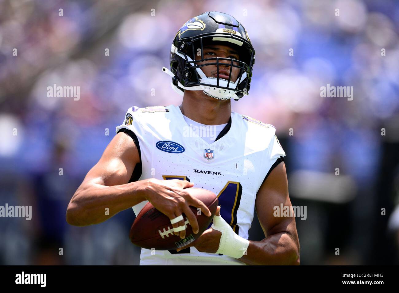 Baltimore Ravens safety Kyle Hamilton (14) works out during the team's ...