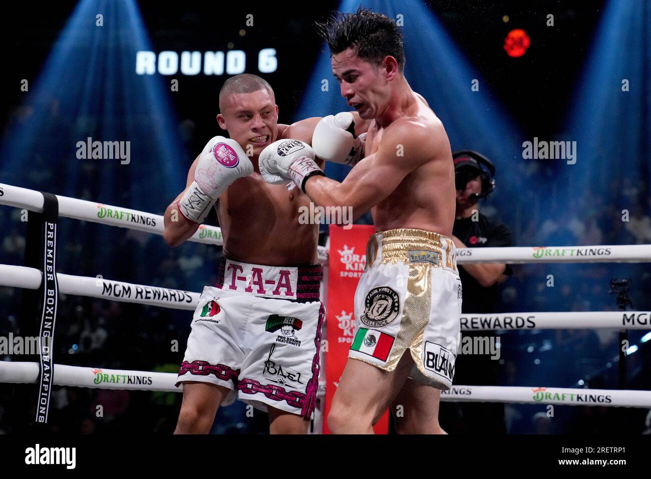 Isaac Cruz, left, and Giovanni Cabrera fight during their lightweight ...