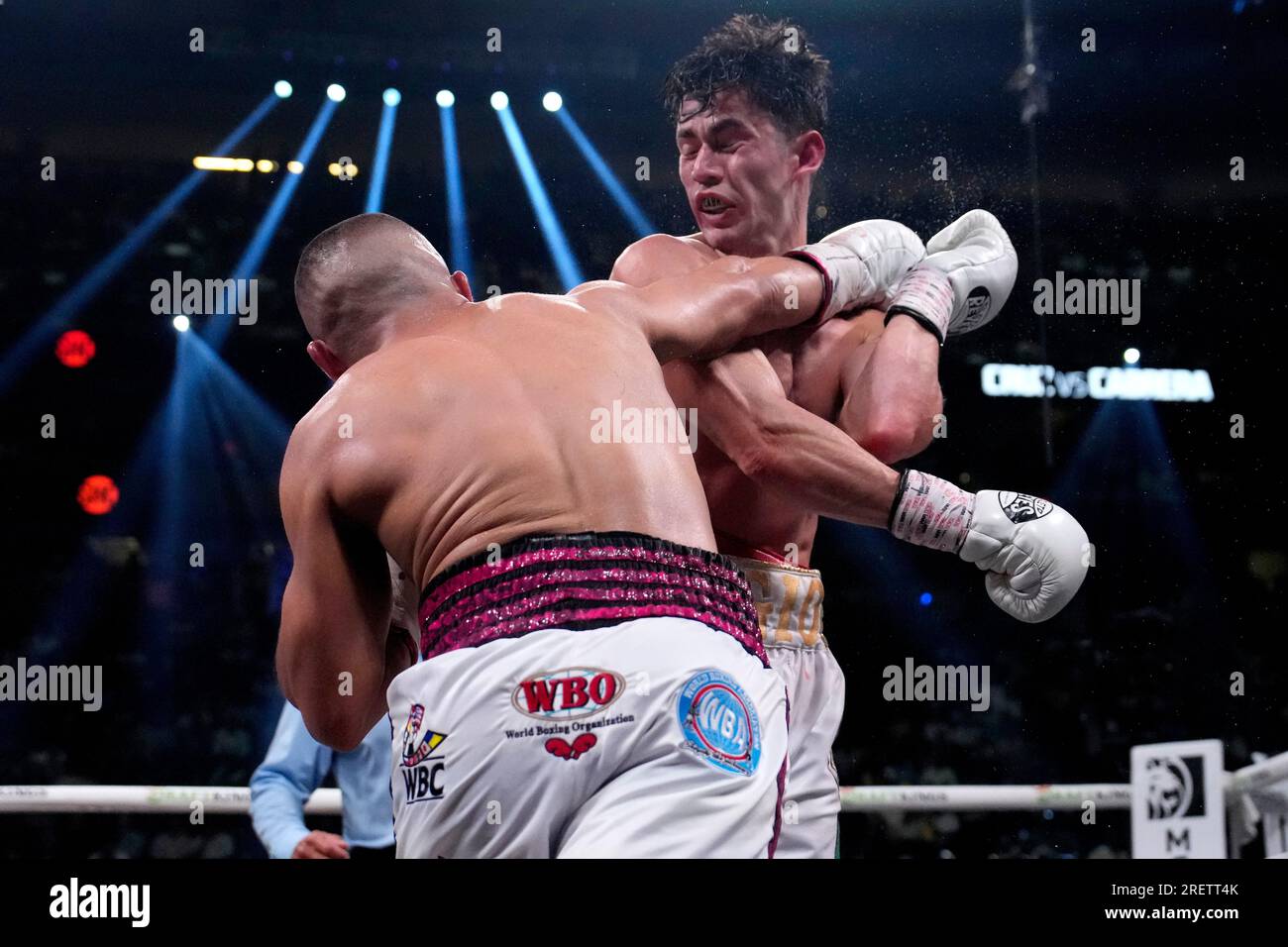 Isaac Cruz, left, and Giovanni Cabrera fight during their lightweight ...