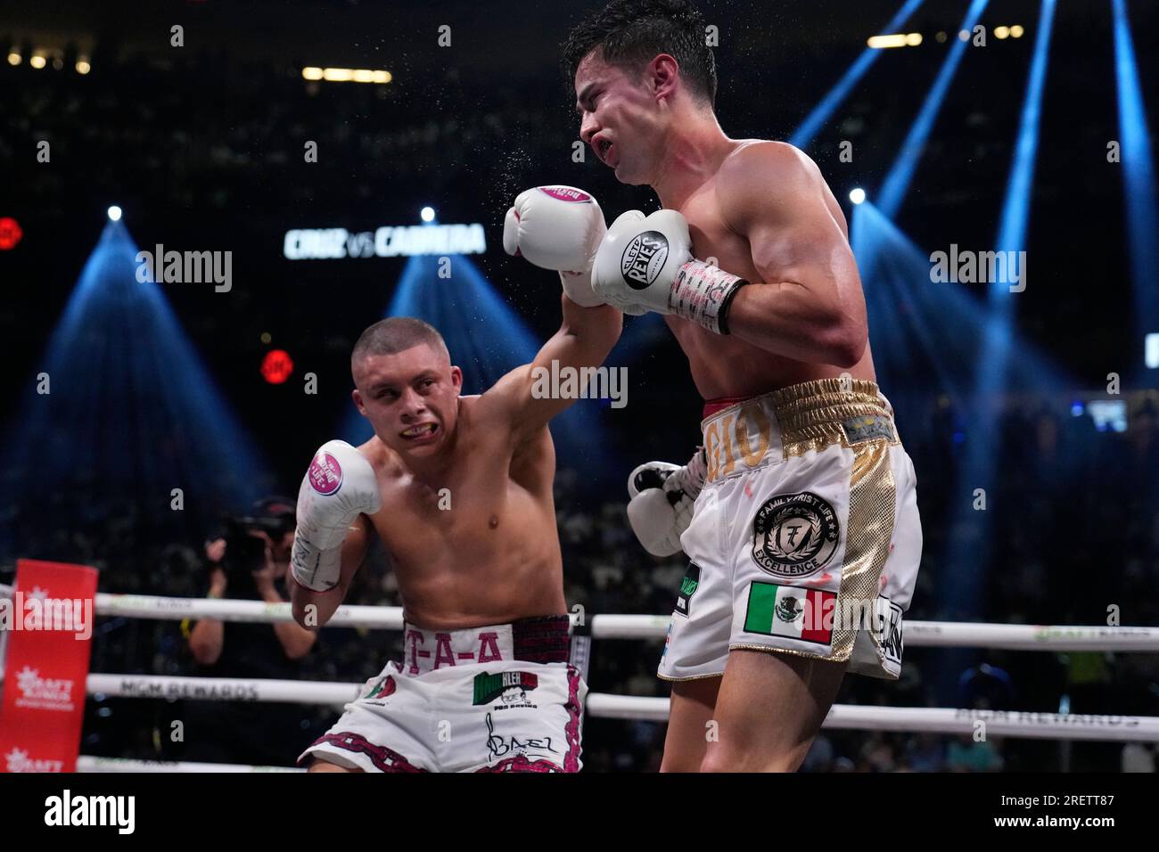 Isaac Cruz, left, and Giovanni Cabrera fight during their lightweight ...