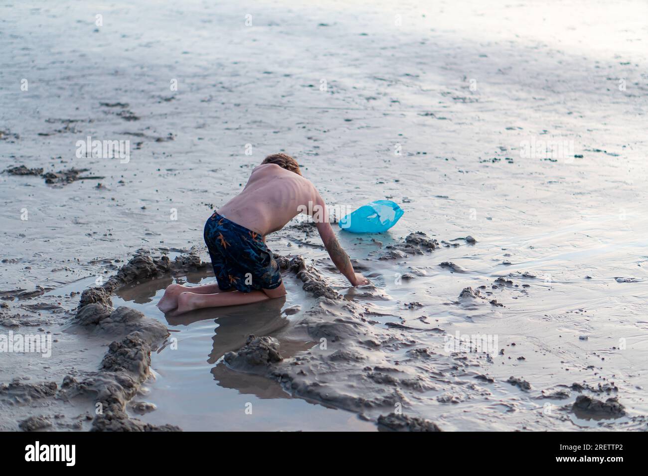 Boy boat beach sunset hi-res stock photography and images - Alamy