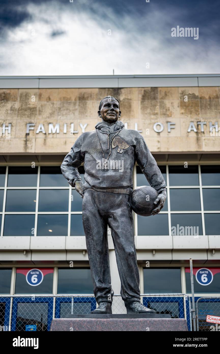 James naismith statue hi-res stock photography and images - Alamy