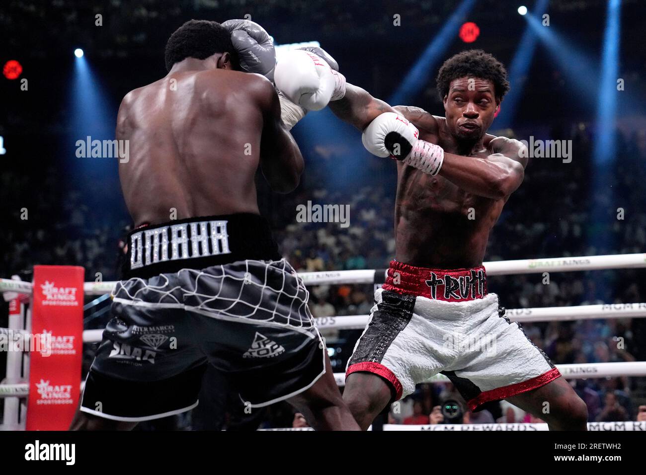 Errol Spence Jr., right, and Terence Crawford fight during their ...