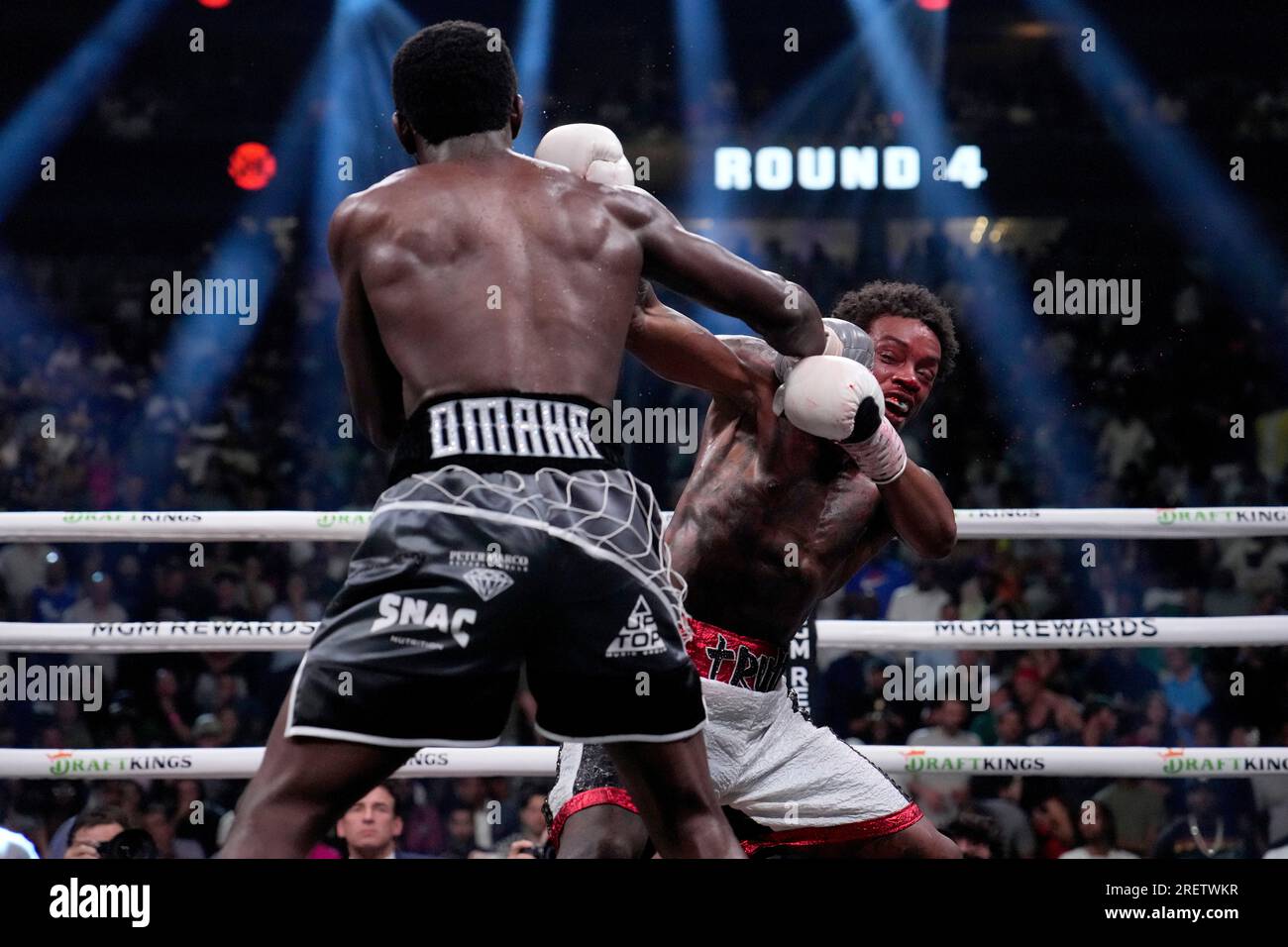 Errol Spence Jr., right, and Terence Crawford fight during their ...