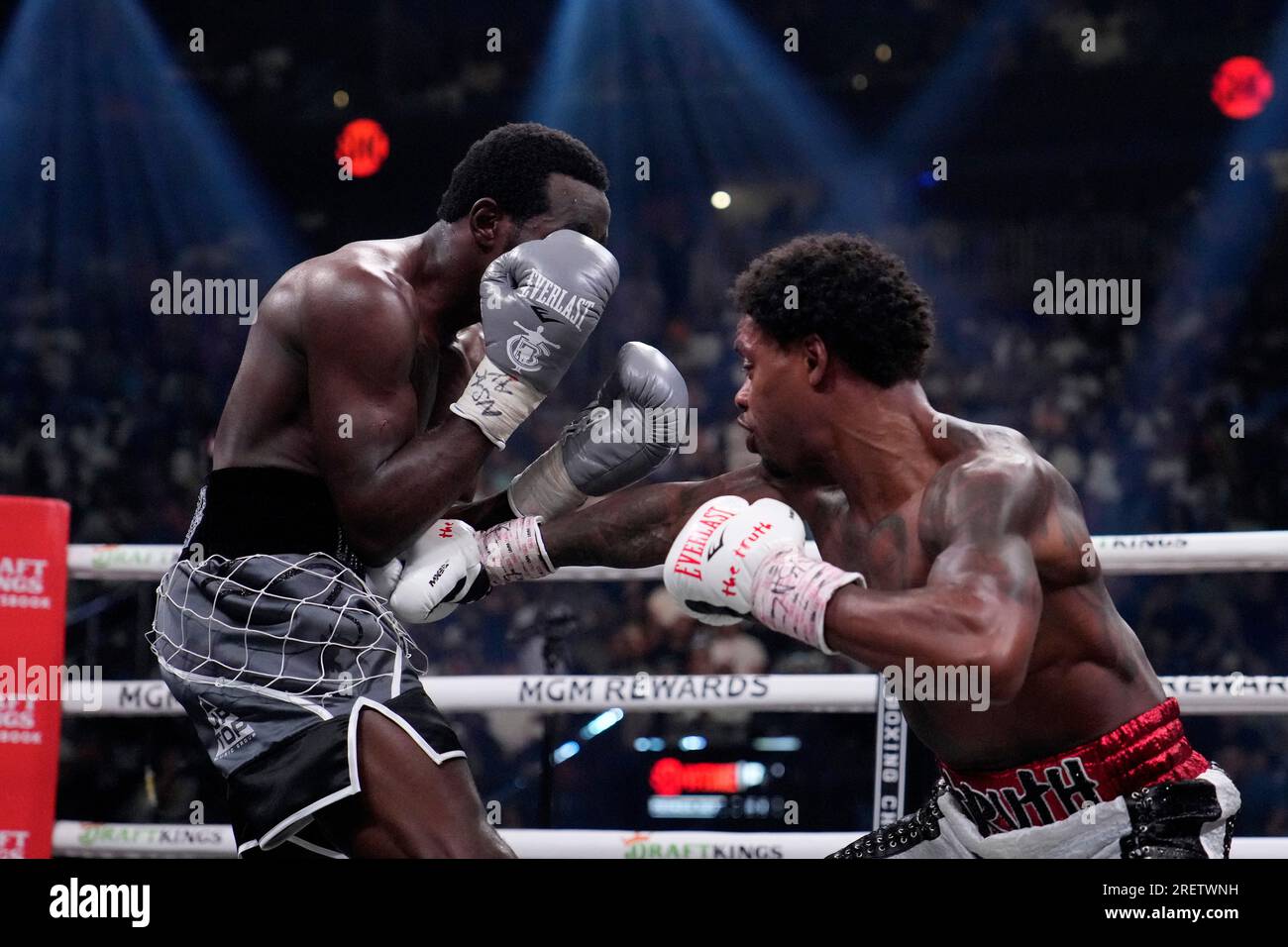 Errol Spence Jr., right, and Terence Crawford fight during their ...