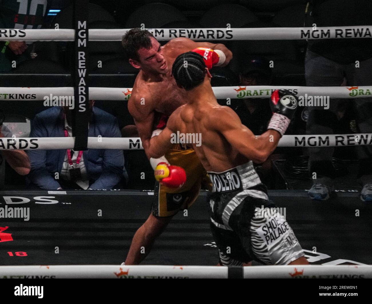 3rd round boxing hi-res stock photography and images - Alamy