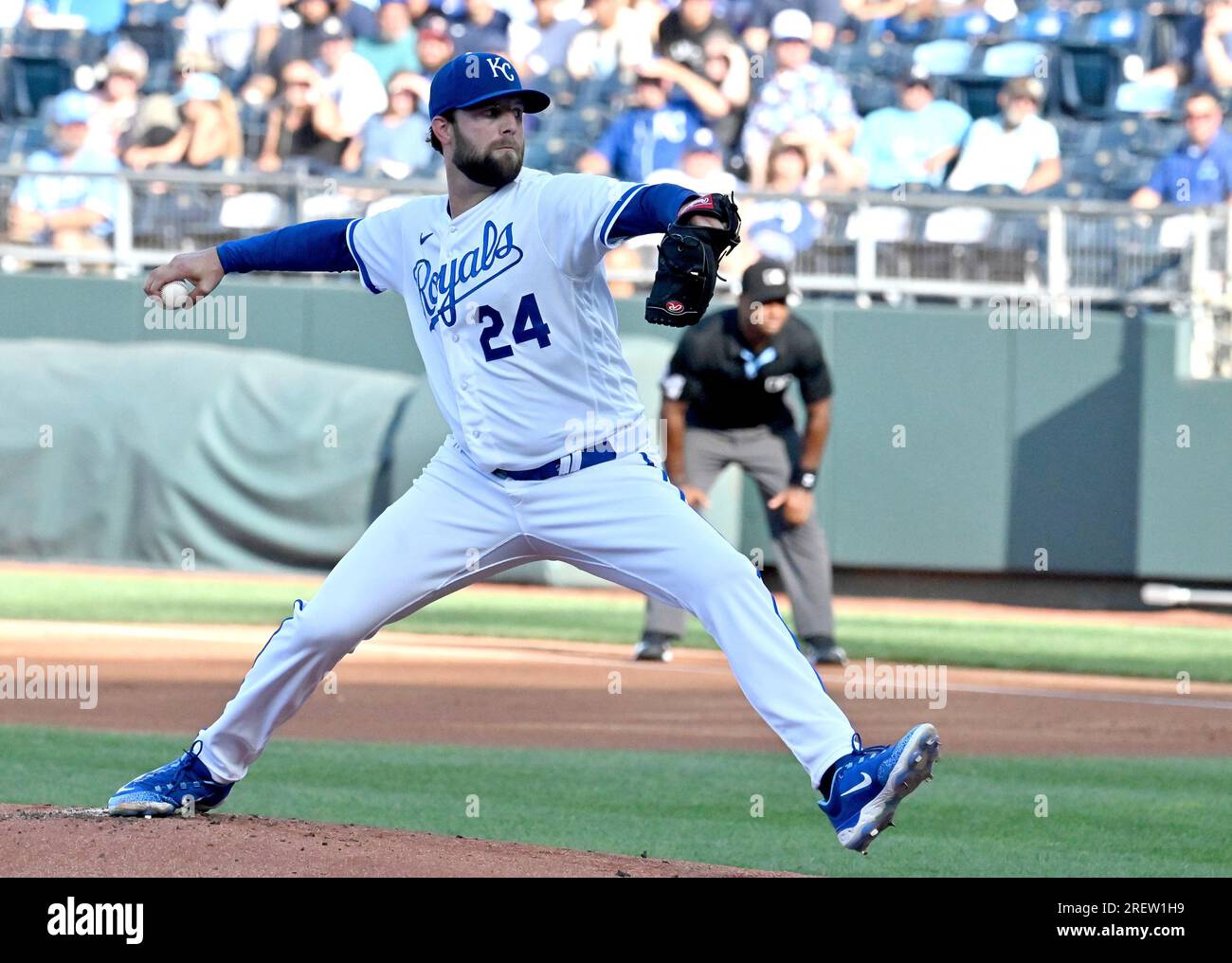 KANSAS CITY, MO - JULY 29: Kansas City Royals starting pitcher Jordan ...