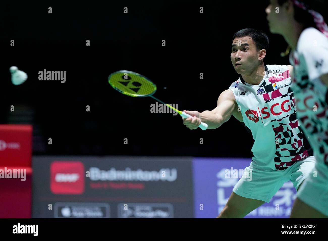 Thailand's Dechapol Puavaranukroh, left, with Sapsiree Taerattanachai ...