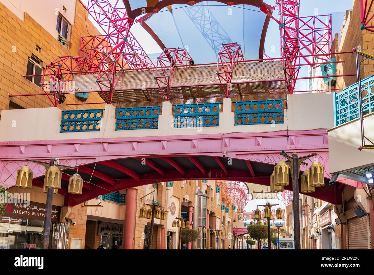 Shopping street bridges hi-res stock photography and images - Alamy