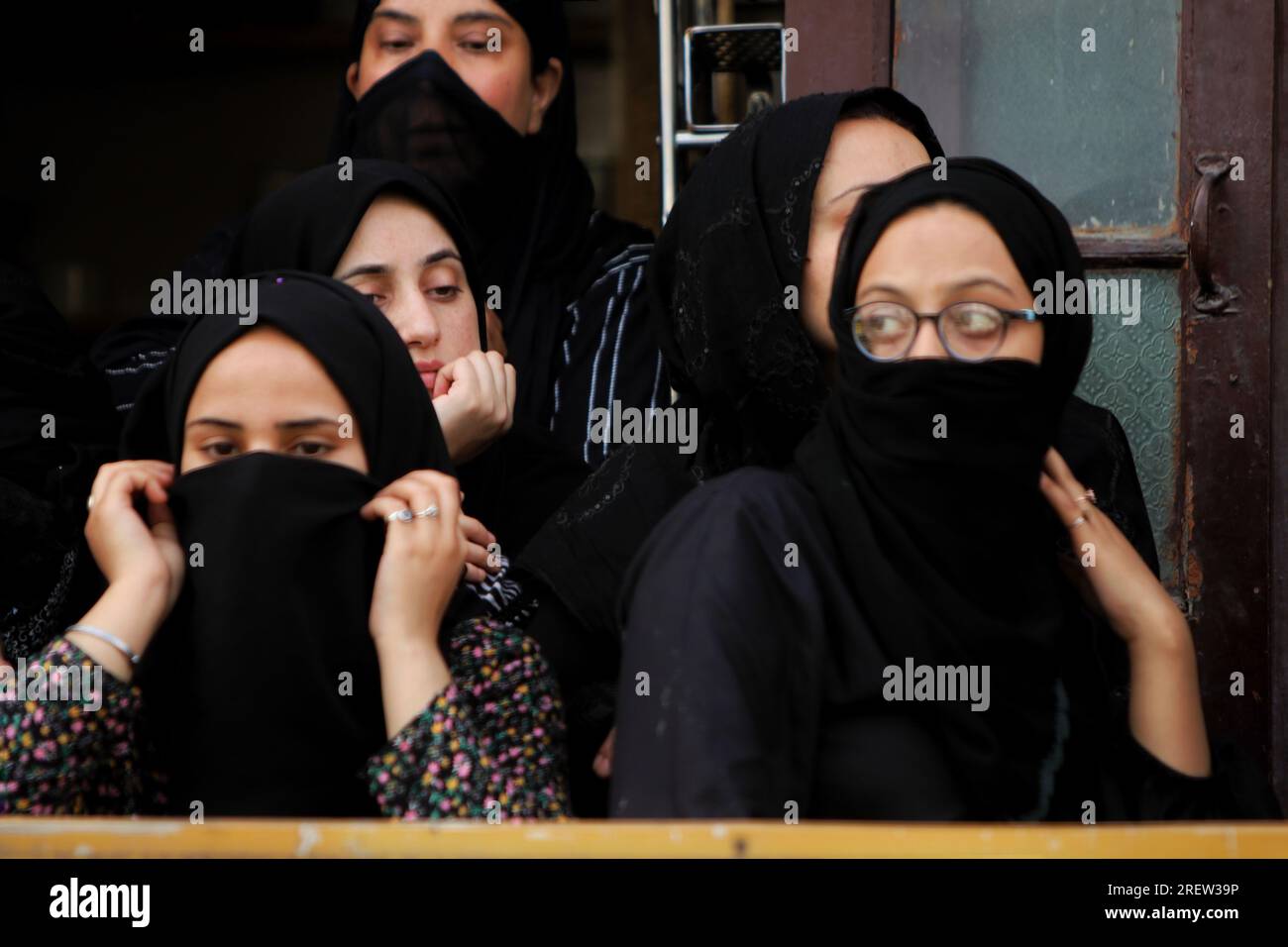 Indian shia muslims mourn during hi-res stock photography and images ...