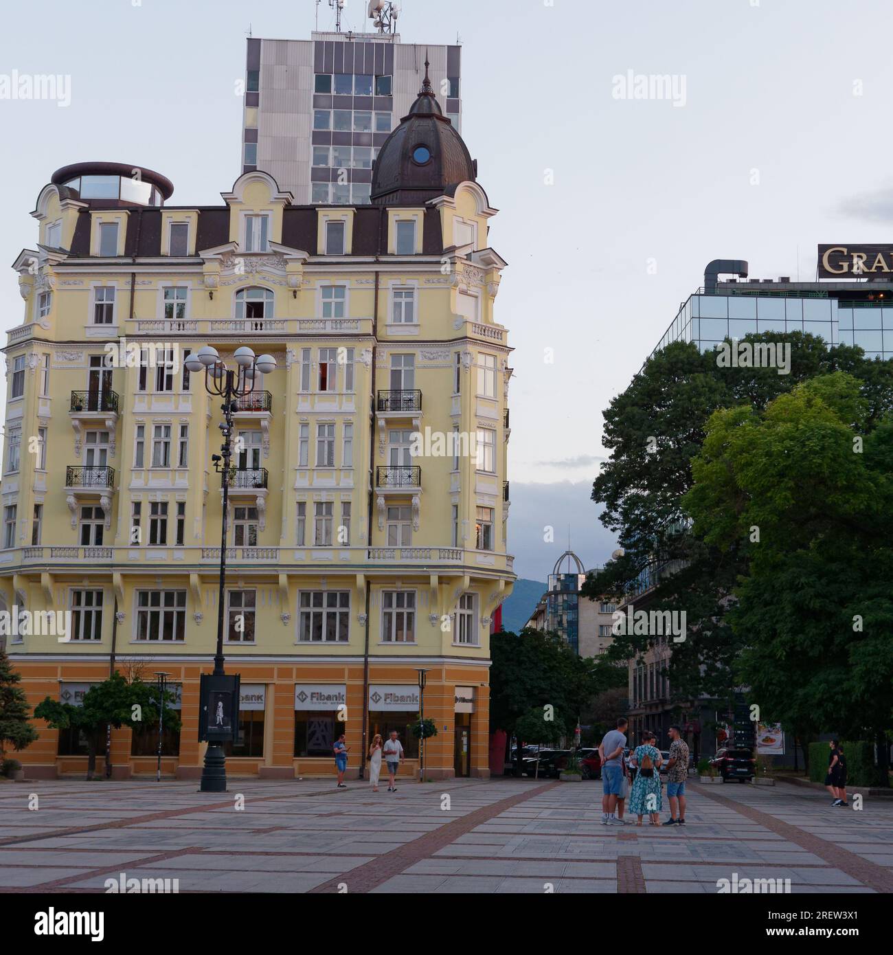 Yellow building sofia hi-res stock photography and images - Alamy