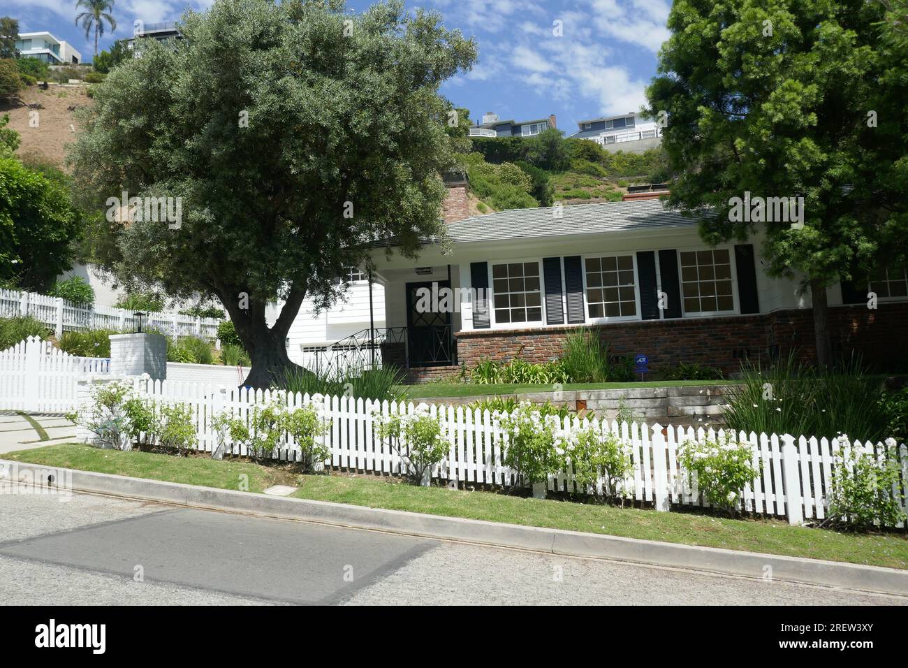 1462 rising glen road hi-res stock photography and images - Alamy